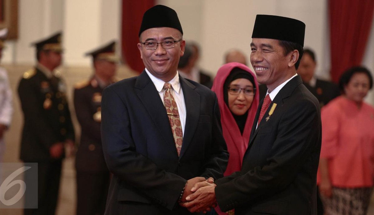 Hasyim Asy'ari Resmi Jadi Ketua KPU 2022-2027 - Djabar Pos Hasyim Asy'ari Resmi Jadi Ketua KPU 2022-2027 - Djabar Pos